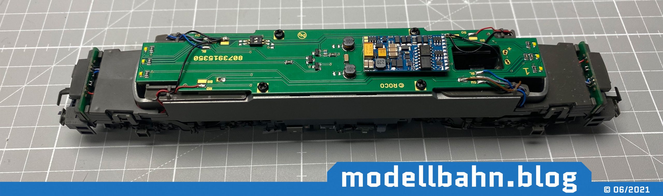 Sound-Decoder samt Dual-Lautsprecher in Roco Vectron nachrüsten ...